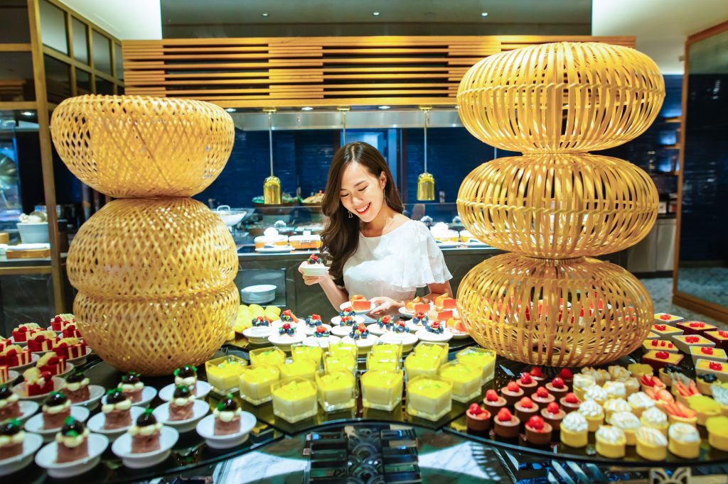 The most delicious seafood buffet in Danang - Danang Fantasticity - Da ...