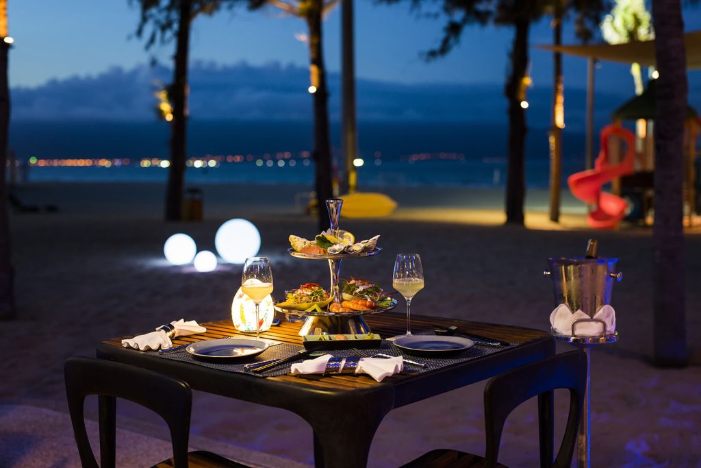 Thưởng vị ẩm thực thượng hạng mới tại nhà hàng Azure Beach Lounge đẹp ...