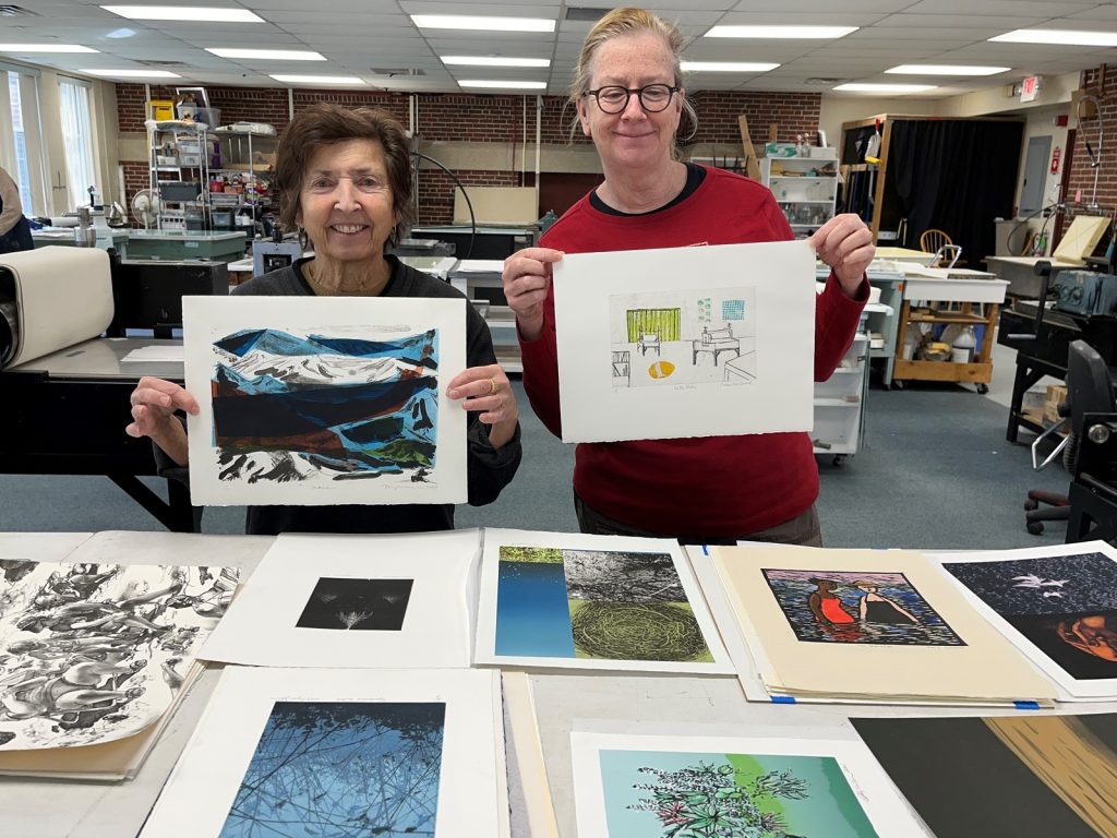 Triển lãm “Finding Parkinsons của David Thomas và tranh đồ họa của nhóm ...