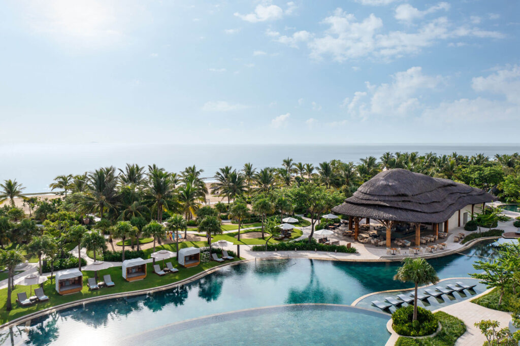 Các gói nghỉ dưỡng tại New World Hoiana Beach Resort tháng 10/2023 ...