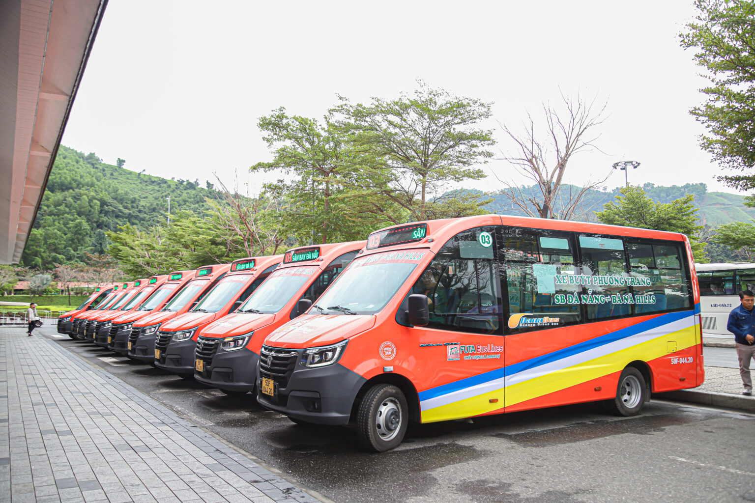 The bus route from Da Nang Airport to Sun World Ba Na Hills is now open ...