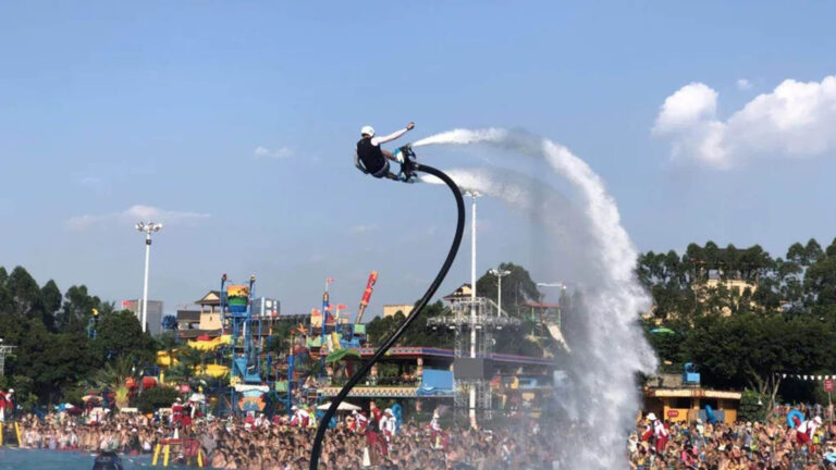 This summer, Asia Park in Da Nang became an entertainment “paradise ...