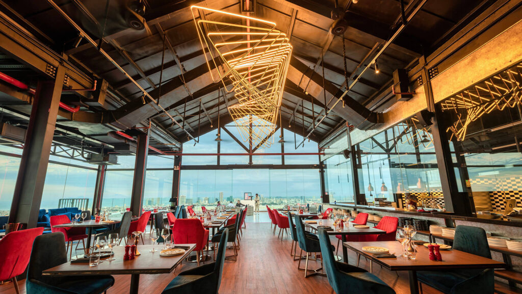 F29 Golden Beef & Sky Bar tại Wyndham Danang Golden Bay - Danang ...