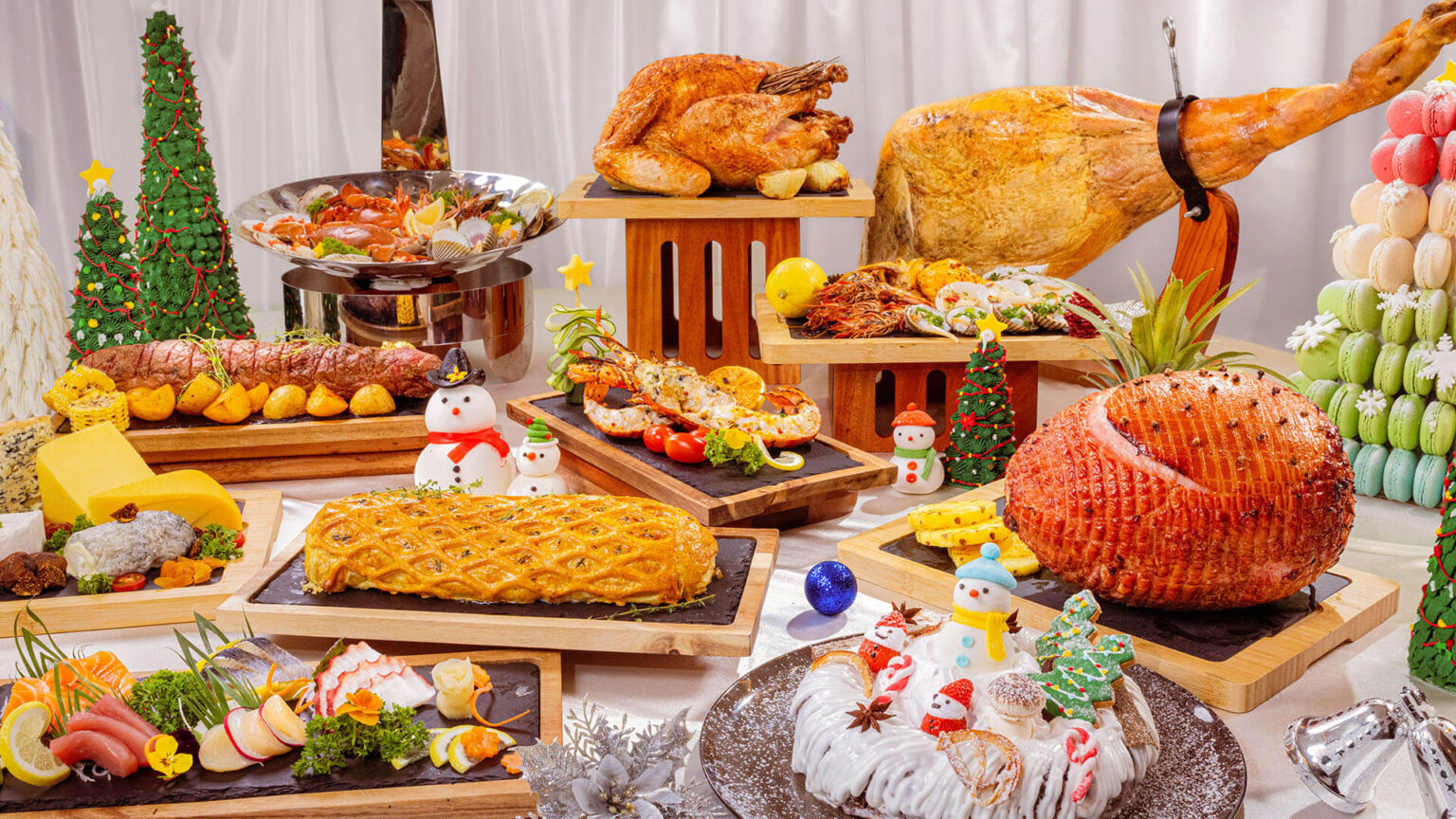 Da Nang Mikazuki: The First Ever JAPANESE SHOW Combined with Christmas ...