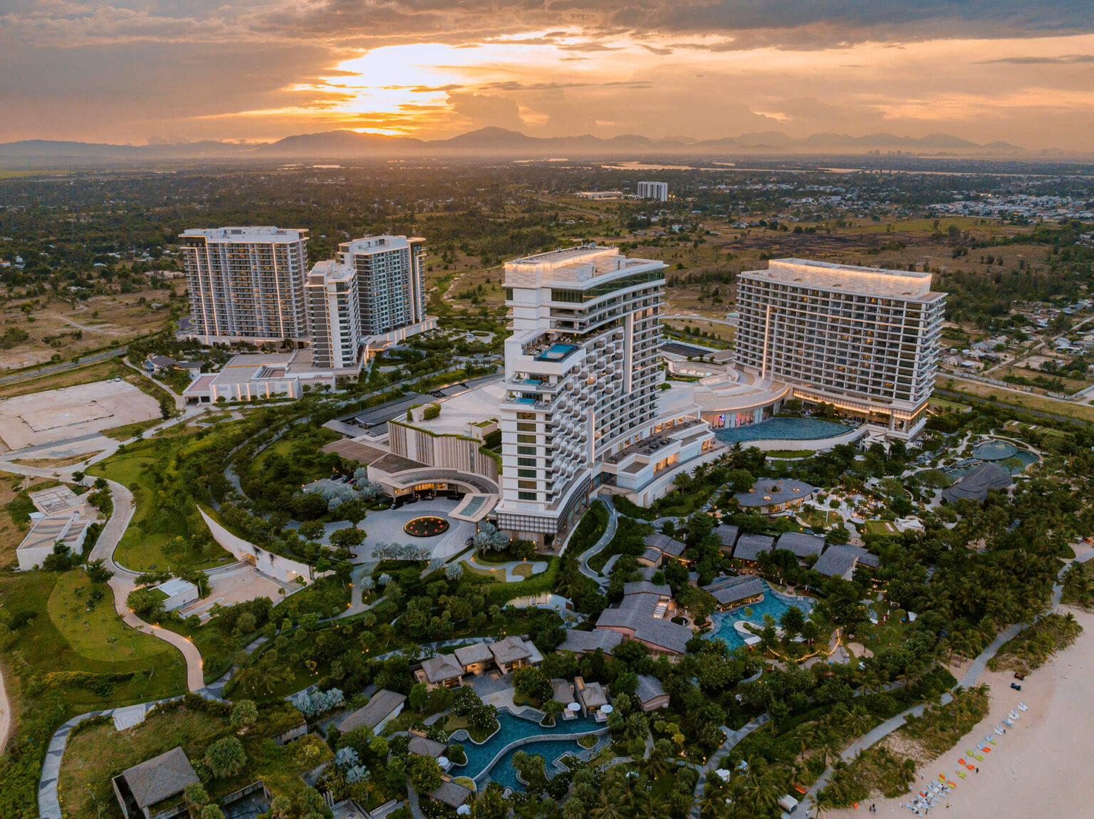 The Vibe Run Debuts in Vietnam A Sunset-to-Beach Social Marathon ...