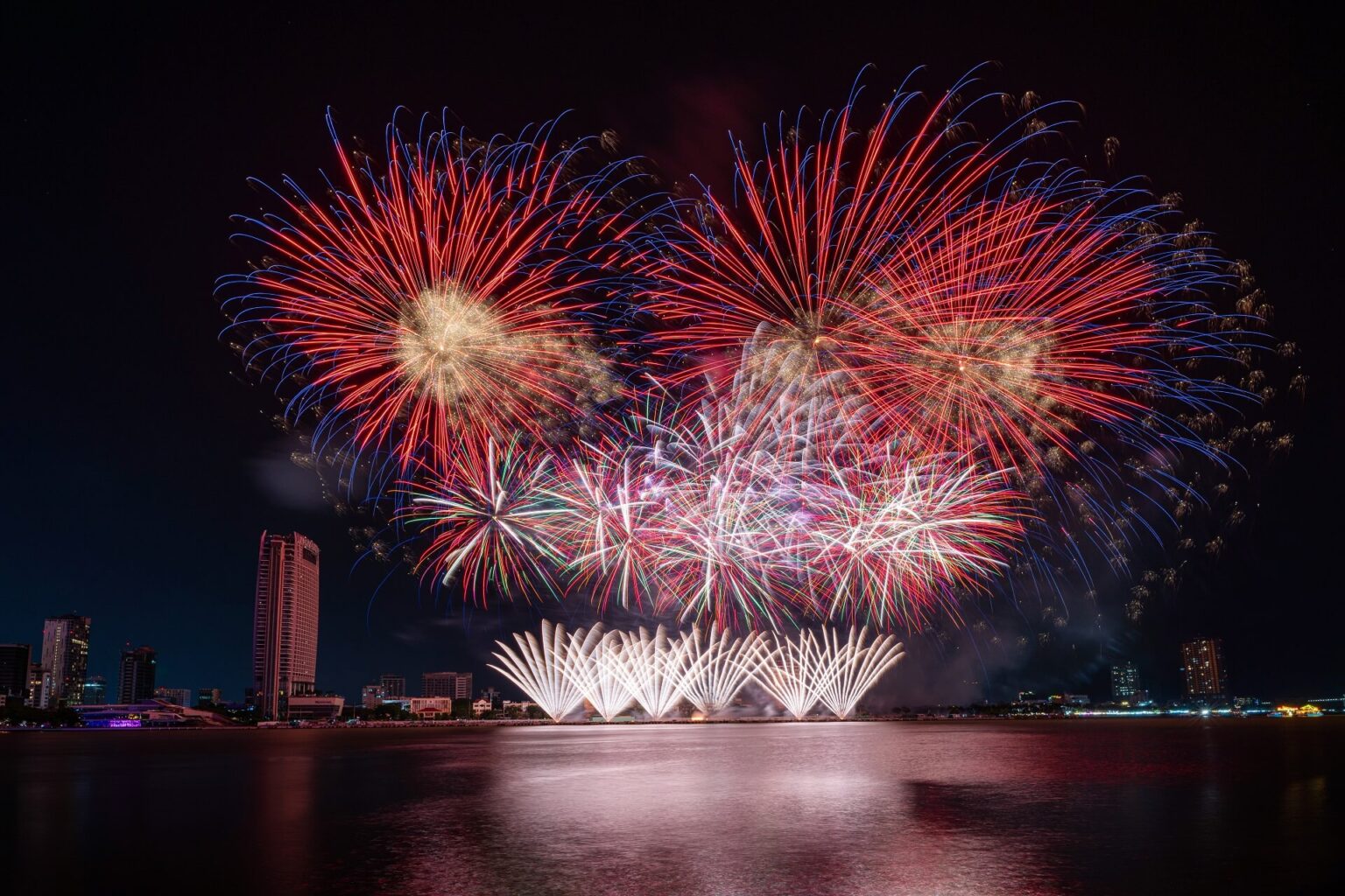 DIFF 2025 – night 4: An ode to light for a greener planet - Danang ...