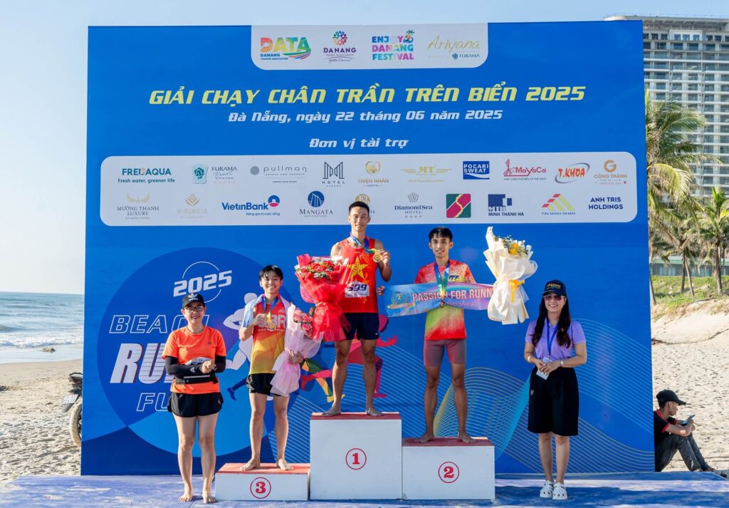 Gần 1.500 đôi chân trần “đánh thức” mùa hè Đà Nẵng tại Giải Chạy Chân ...