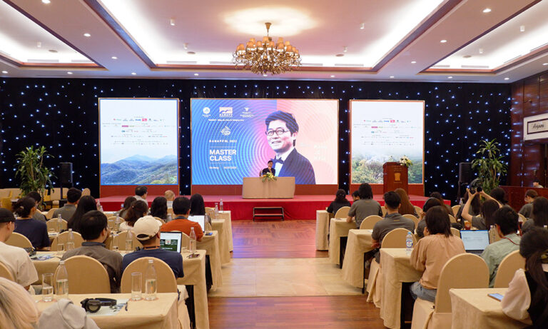 Đạo diễn Kang Je Kyu chia sẻ kinh nghiệm làm phim tại Lớp học điện ảnh ...