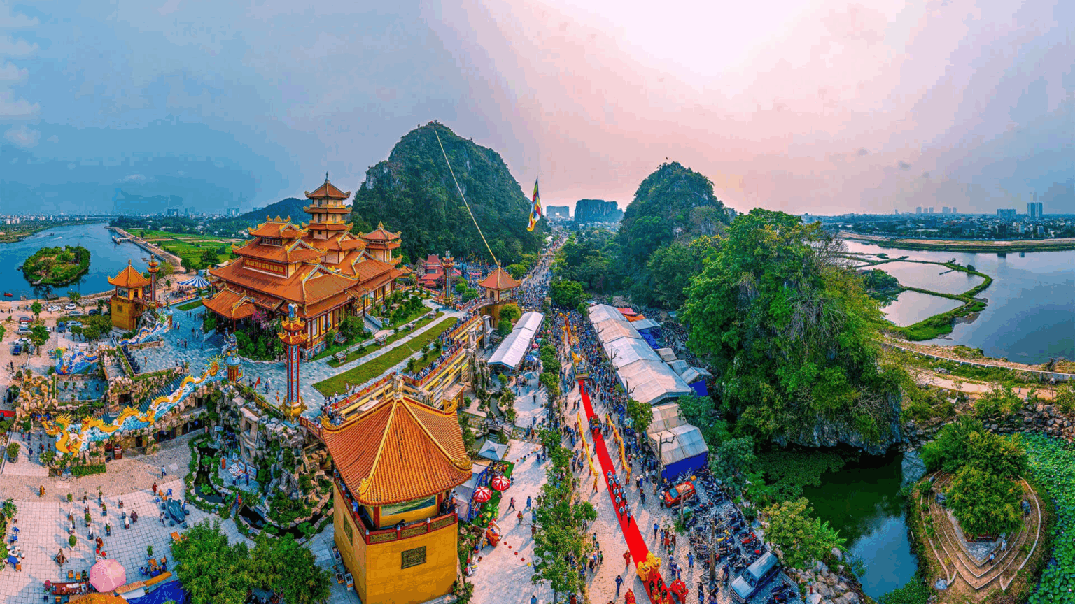 Ma nhai (stone epitaphs) at the Marble Mountains - Danang Fantasticity ...