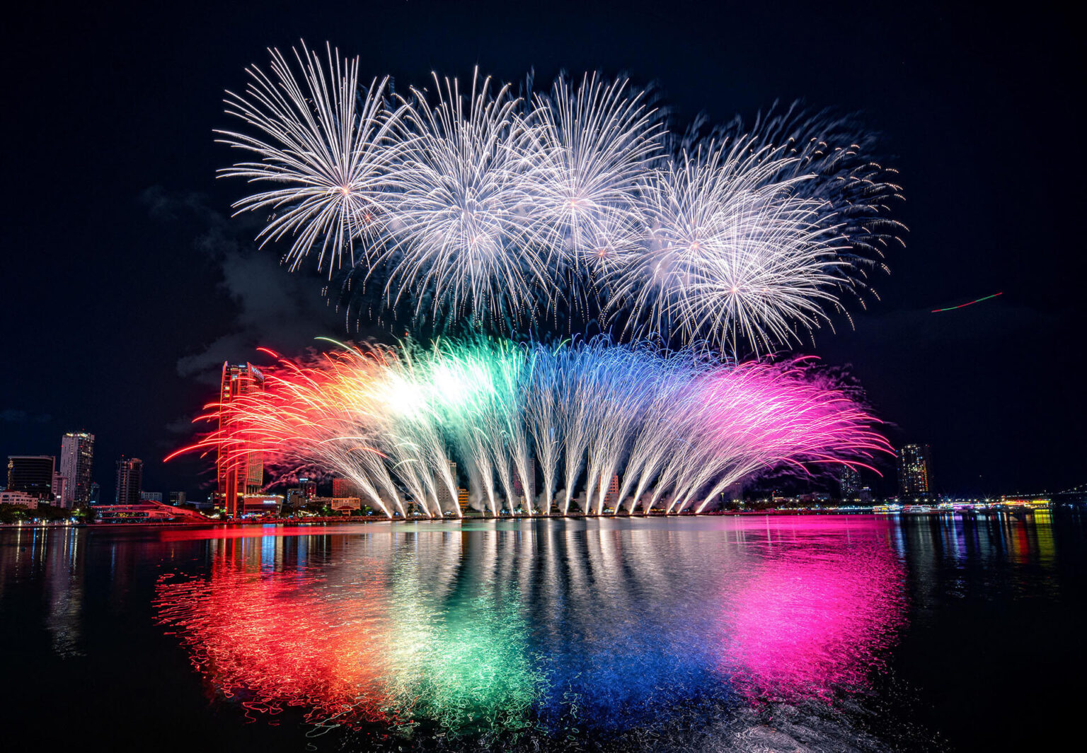 DIFF 2026 Opening Night: Capturing the Brilliance of the Han River - 岘港 ...